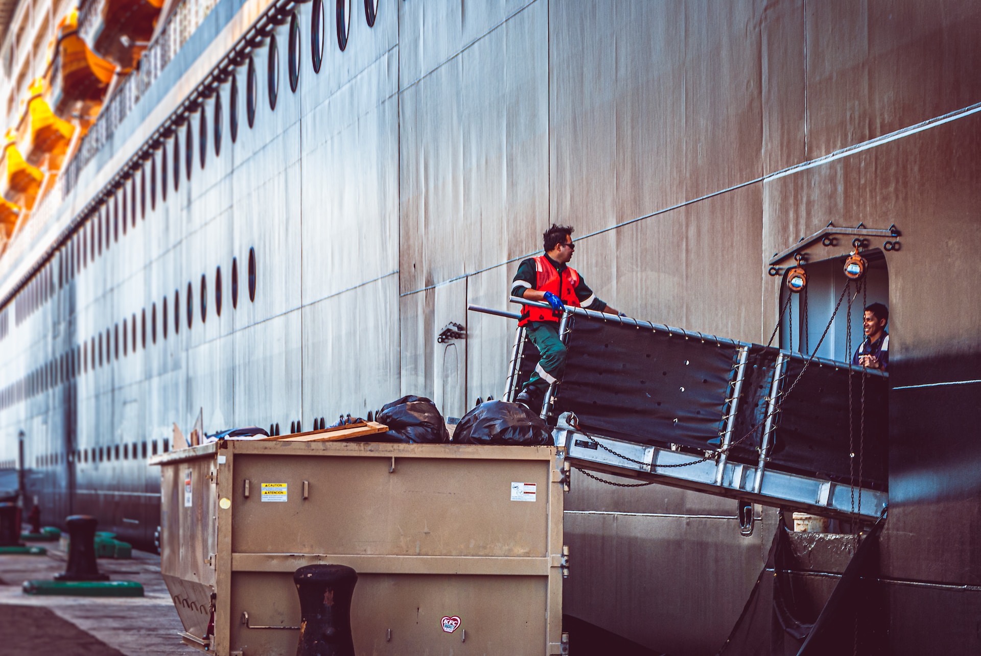 Efficiënt en gemakkelijk: de voordelen van een puin container ...